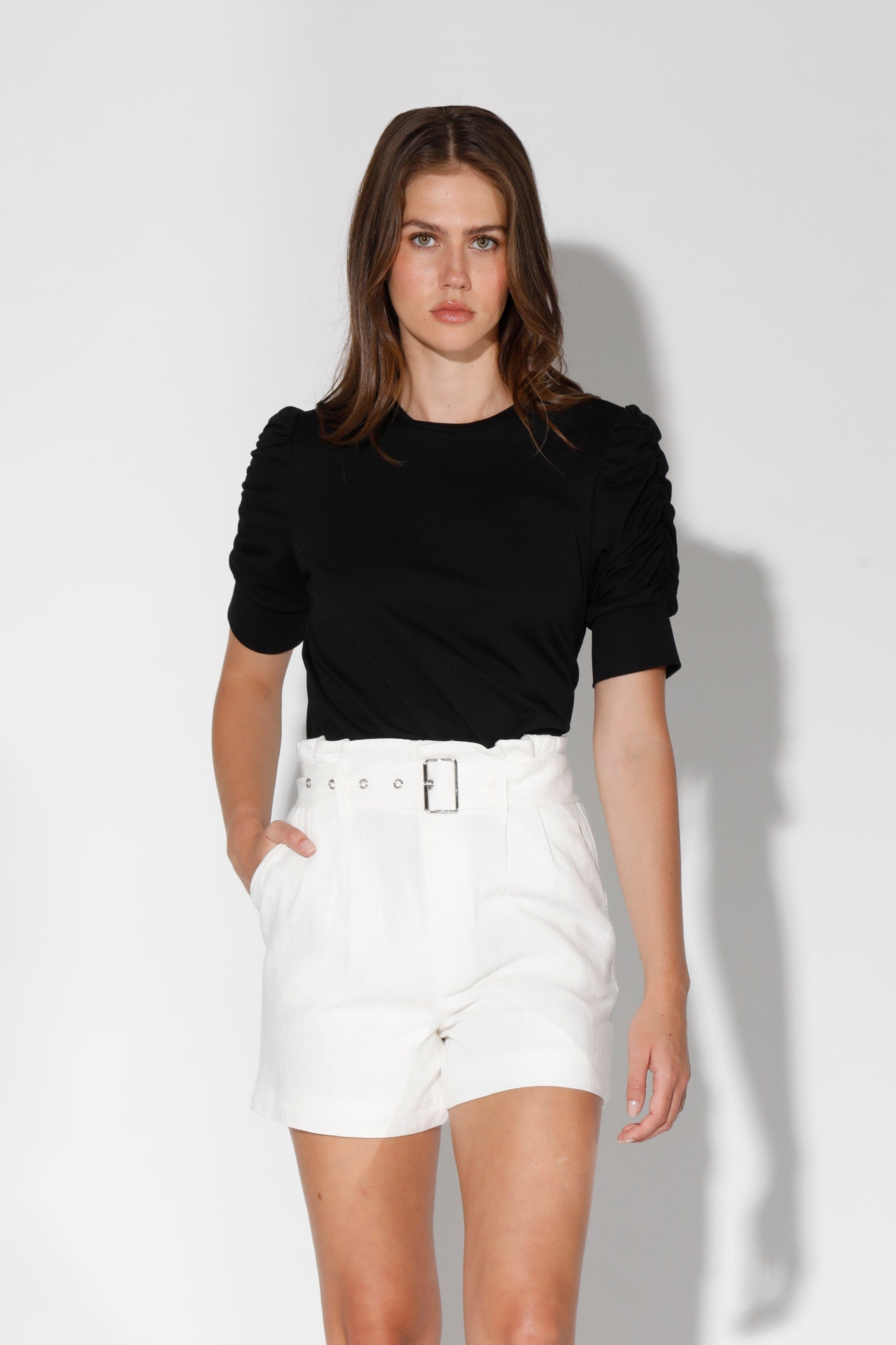 Layleen Short, Ivory (Resort 2023)